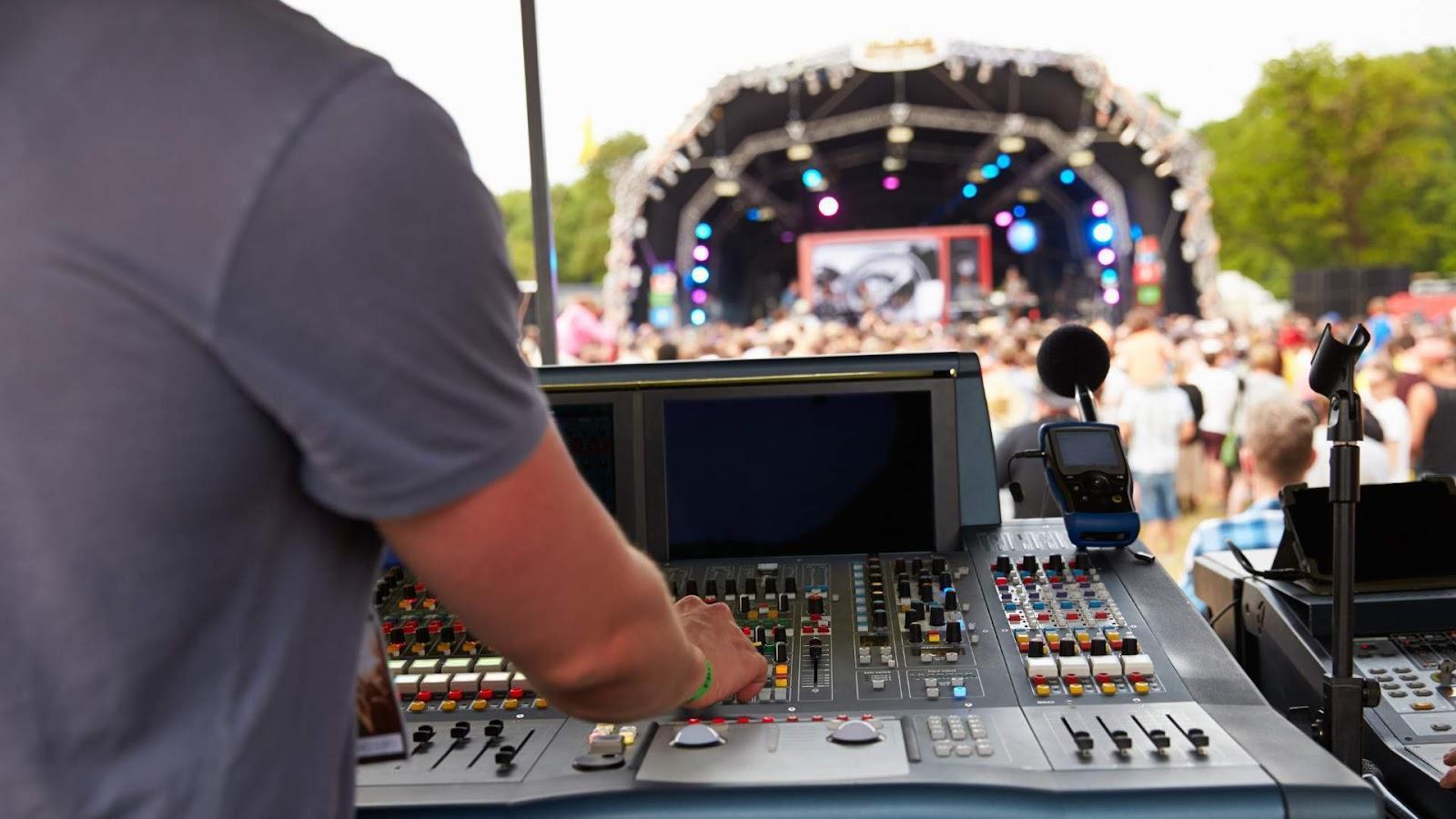 Transitioning from Studio Recording to Live Sound | Musicians Institute